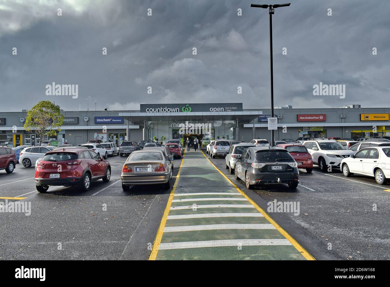 Countdown supermarket new zealand hi-res stock photography and images ...