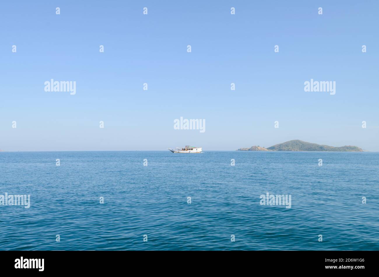 Traditional cruise ship sailing at Komodo National Park, Labuan Bajo ...