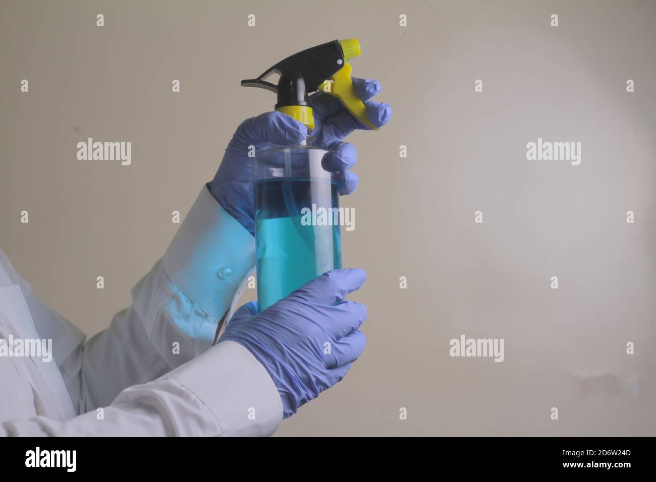 Spraying Anti-Bacterial Sanitizer Spray, Hand Sanitizer Dispenser ...