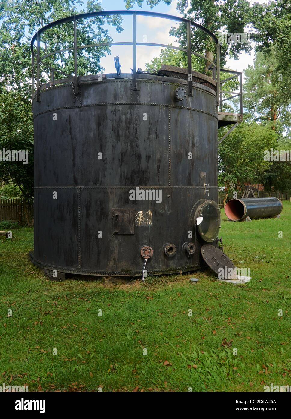Oil tank rivets hi-res stock photography and images - Alamy