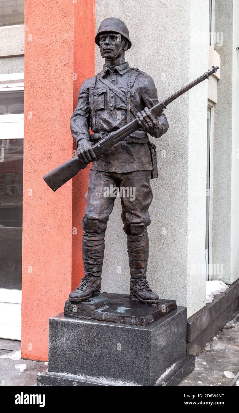 Red army soldier sculpture hi-res stock photography and images - Alamy