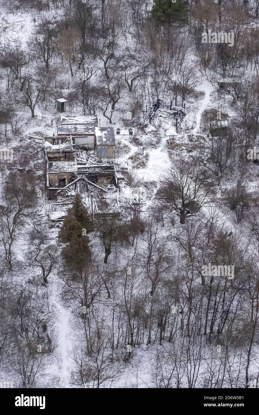 Burned house snow hi-res stock photography and images - Alamy
