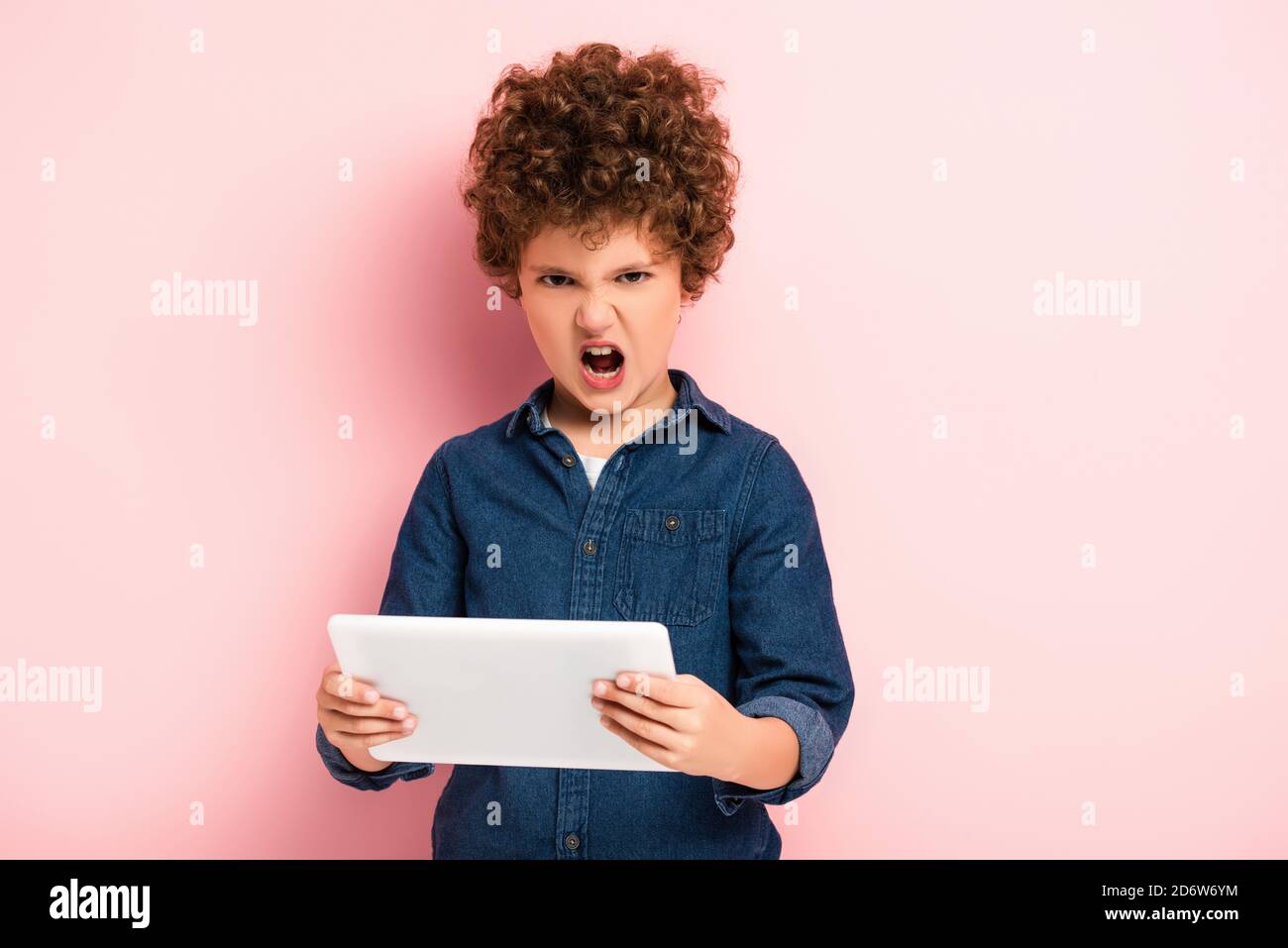 Kid screaming hi-res stock photography and images - Alamy
