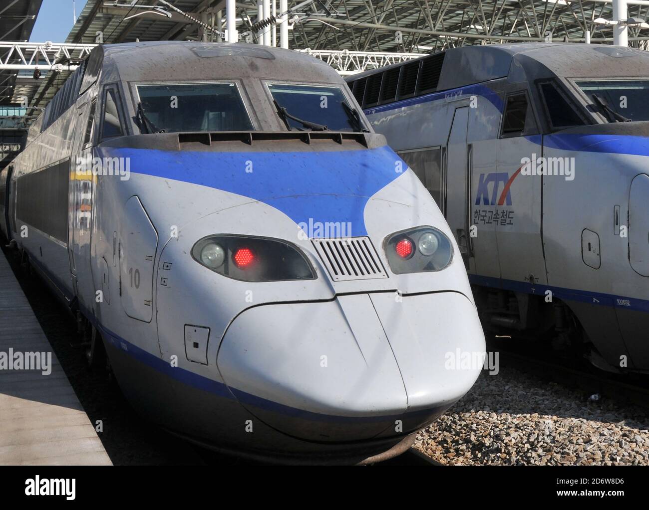 Ktx high speed hi-res stock photography and images - Alamy