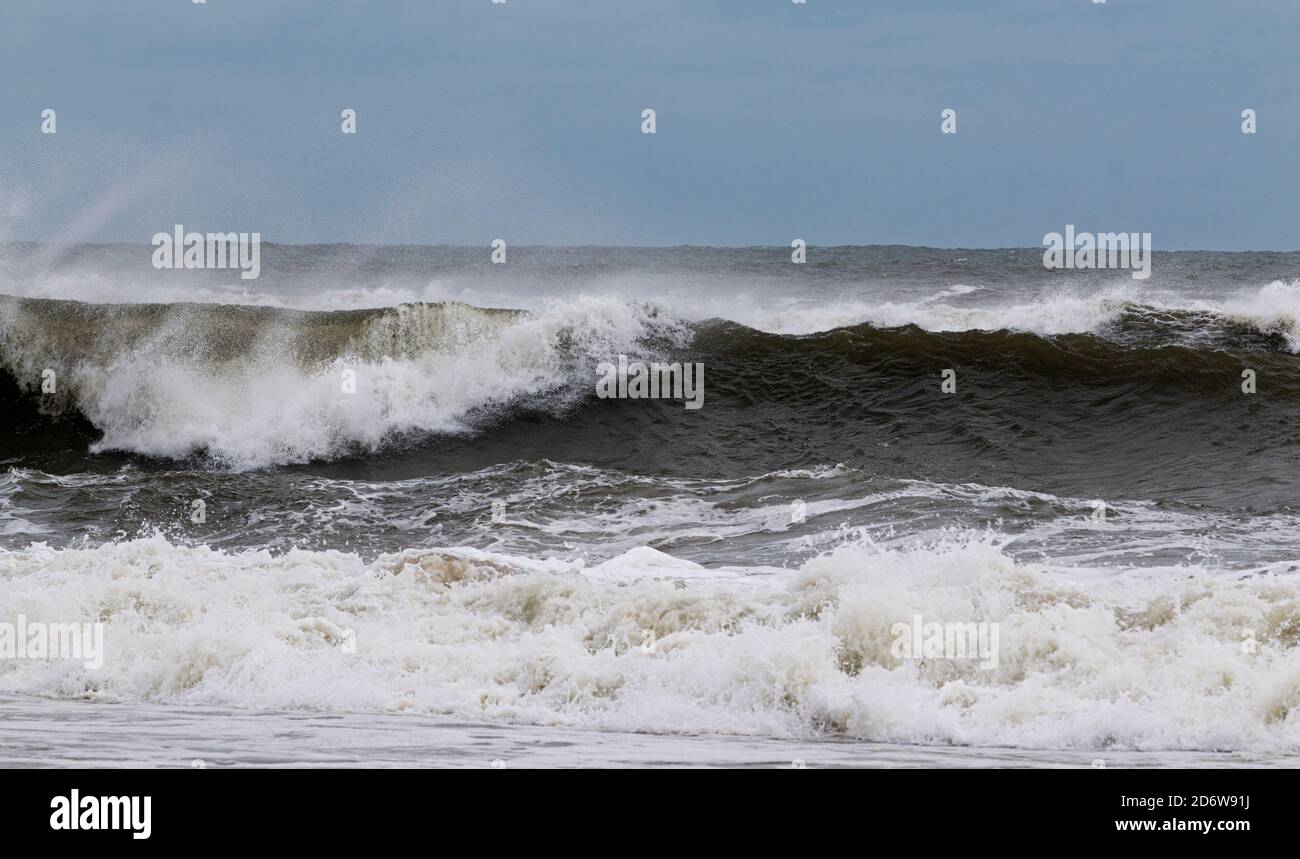Many waves hi-res stock photography and images - Alamy
