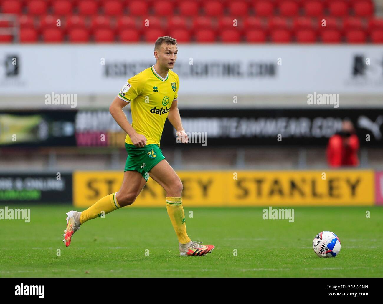 Ben Gibson (34) of Norwich City runs with the ball Stock Photo - Alamy