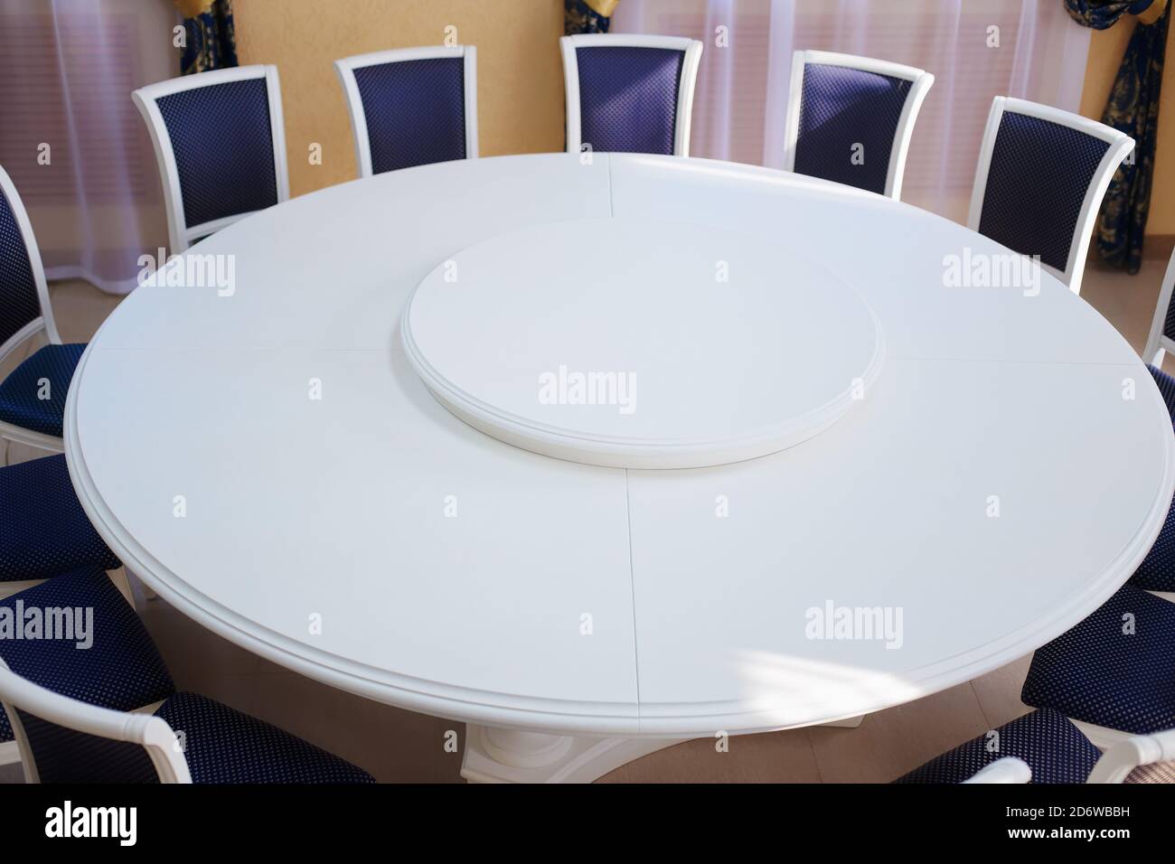 Empty conference table hi-res stock photography and images - Alamy