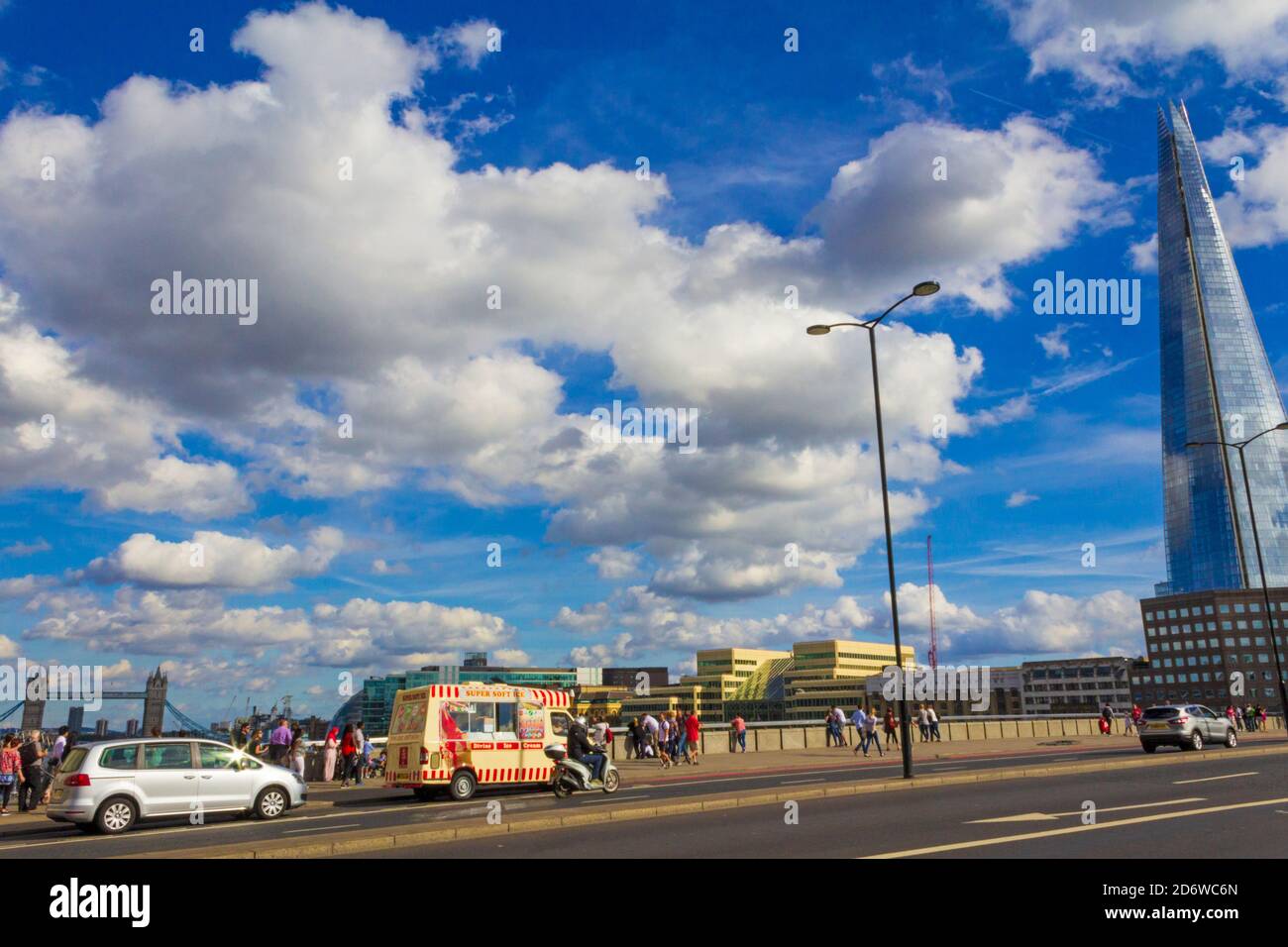 Beautiful summer day view from London Bridge A3 road to the impressive ...