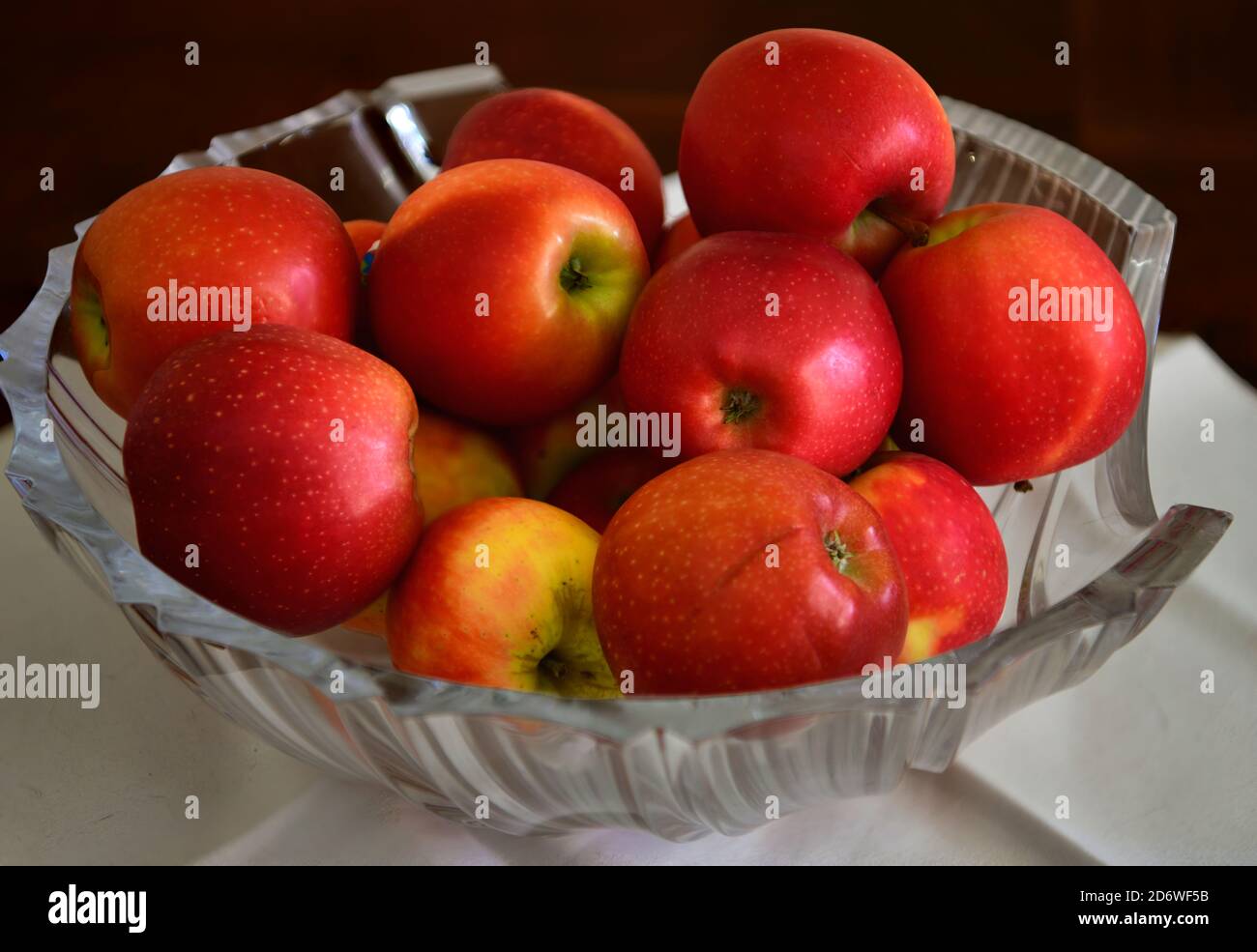 Vase with apples hi-res stock photography and images - Alamy