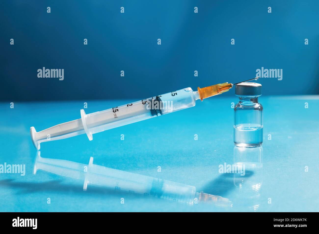 Vaccine vial and syringe needle ready for injection Stock Photo - Alamy