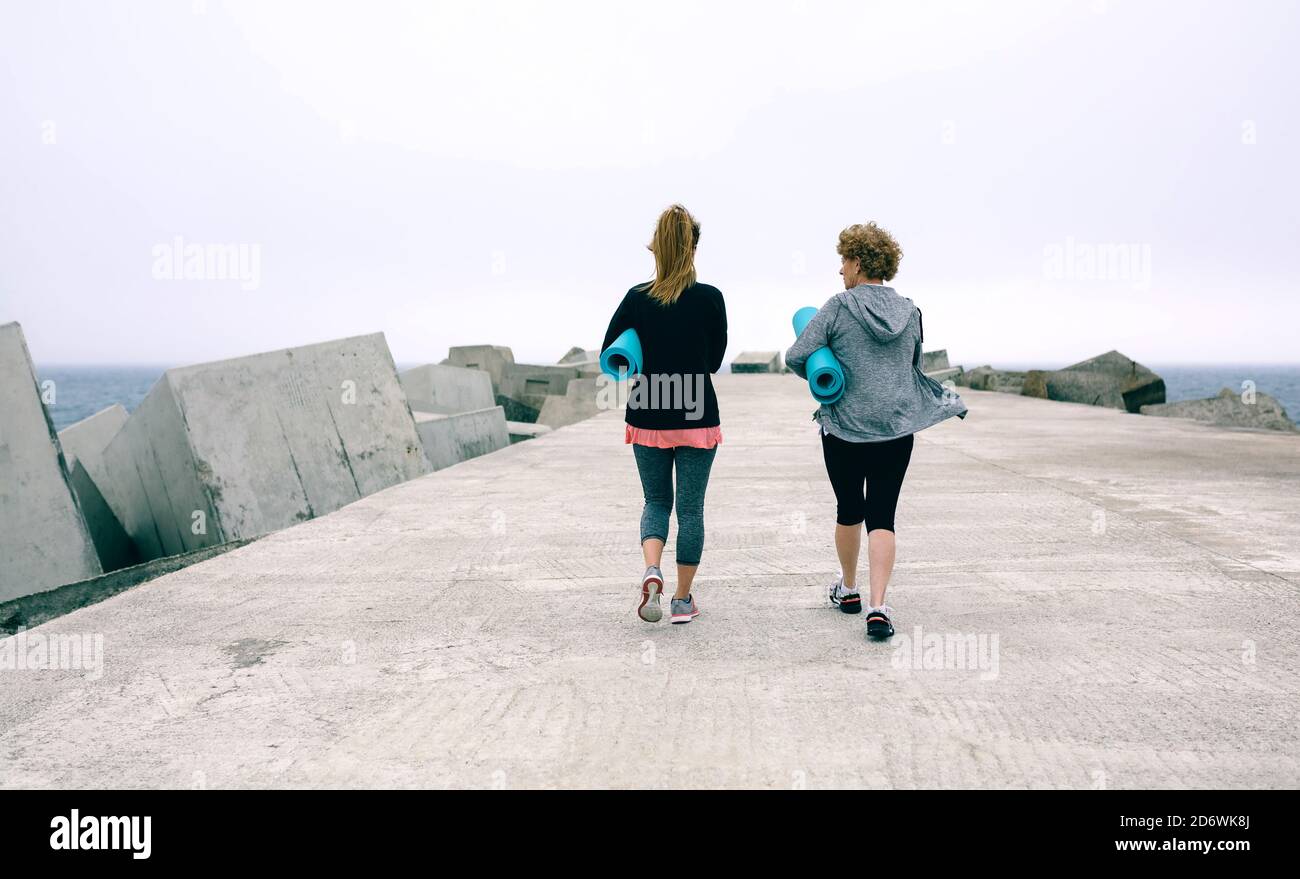 Back view unrecognizable fit hi-res stock photography and images - Alamy