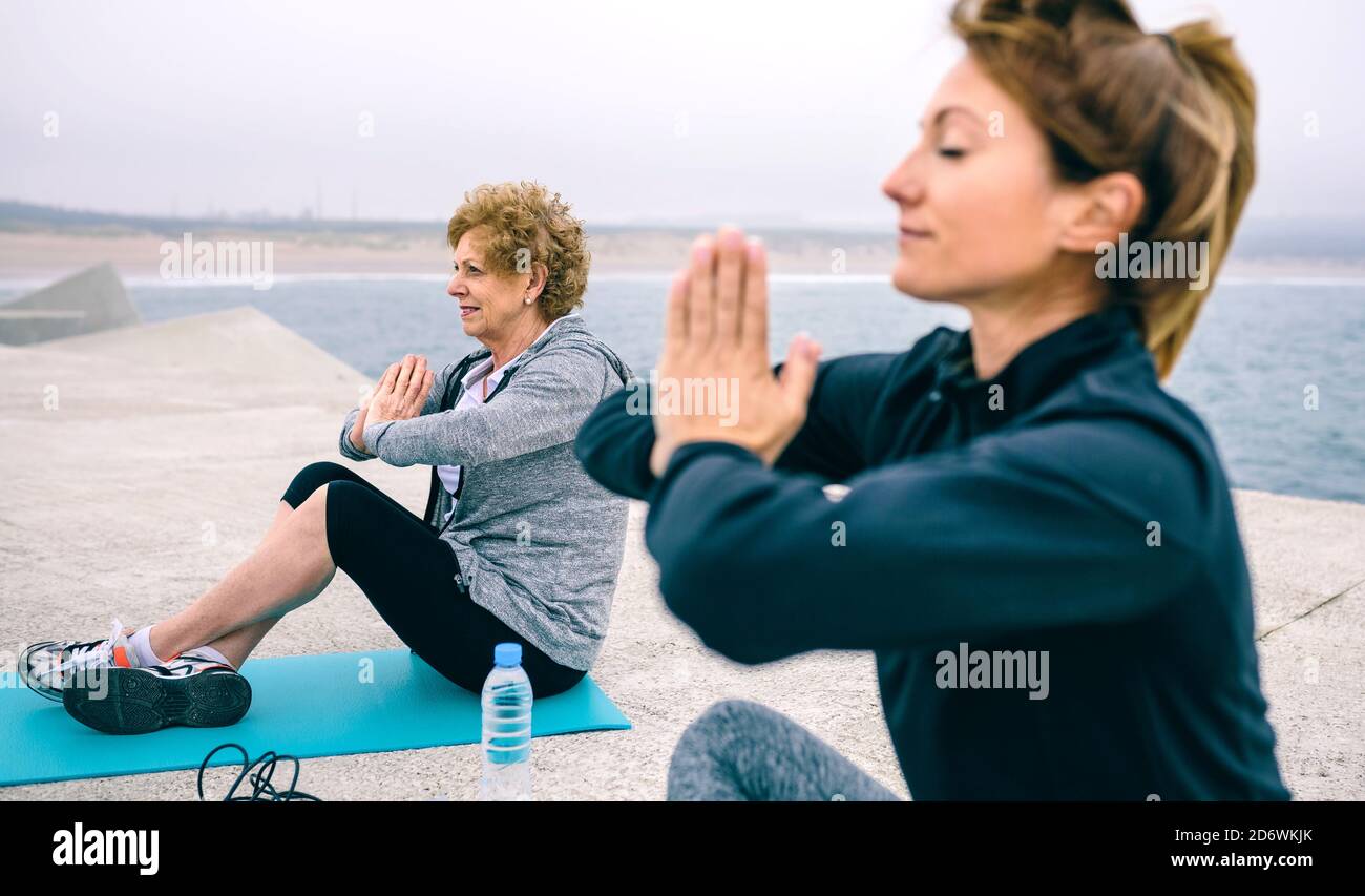 Senior coach hi-res stock photography and images - Alamy