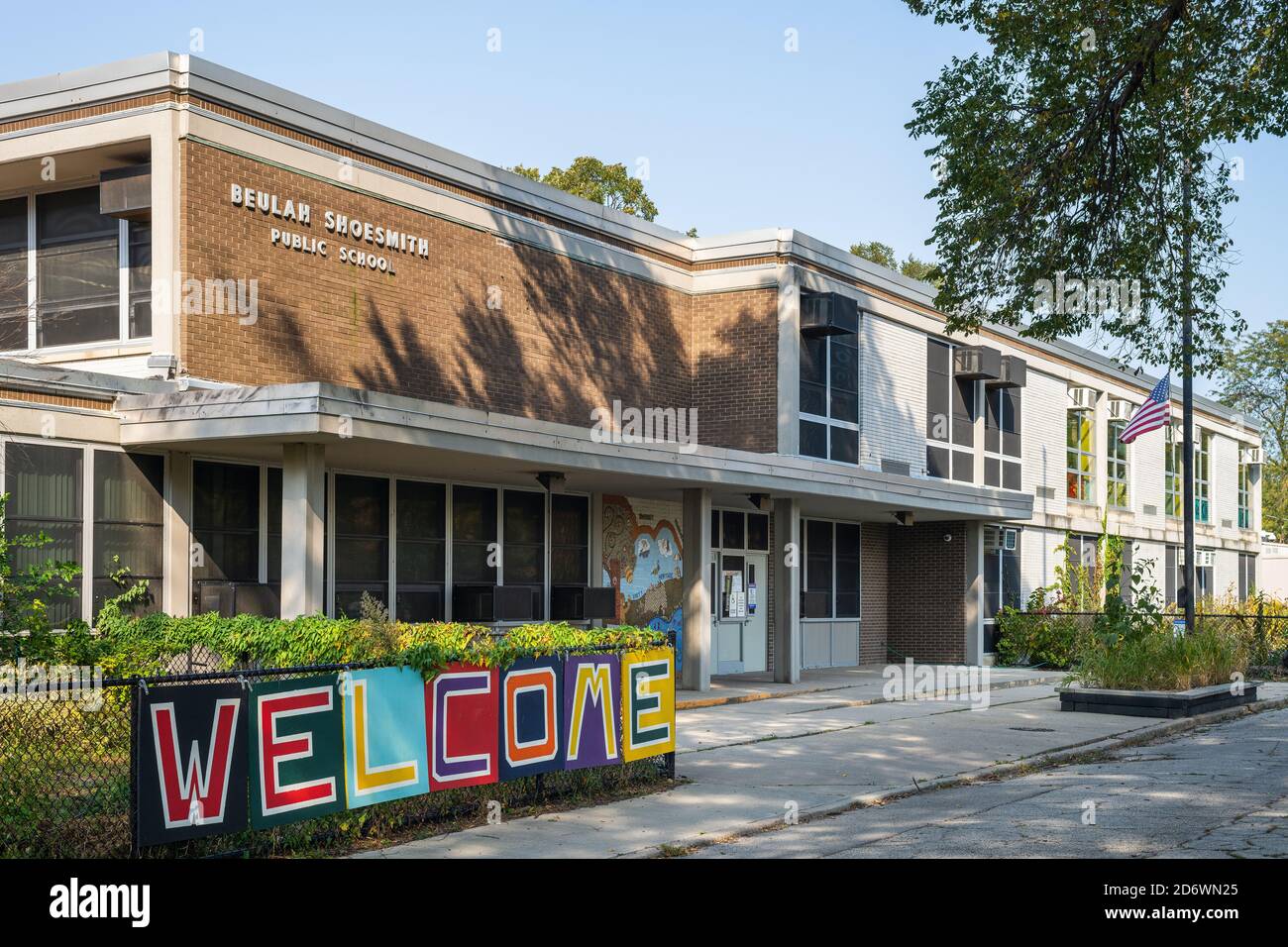Belulah Shoesmith Elementary School in Kenwood Stock Photo - Alamy