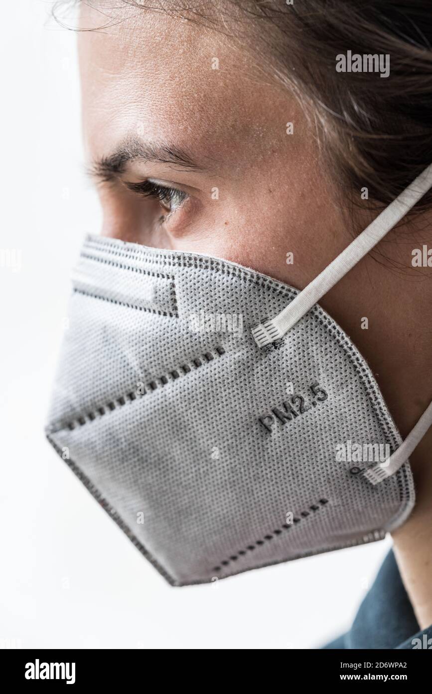 Person breathing air gas mask hi-res stock photography and images - Alamy