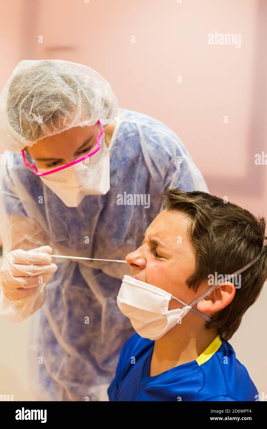 Child nose swab hospital hi-res stock photography and images - Alamy