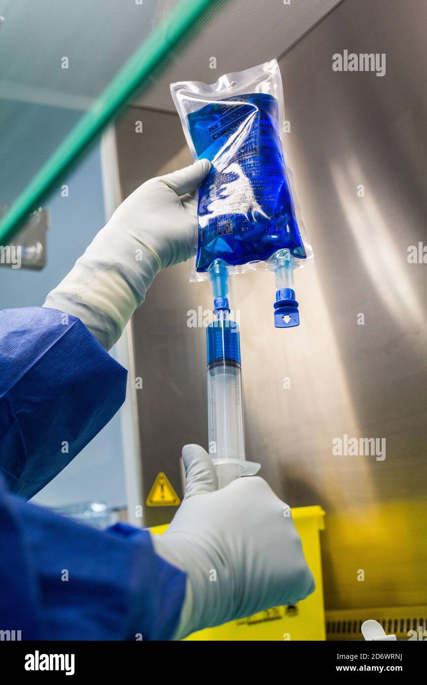 Production of chemotherapy and biotherapy treatments in a hospital ...