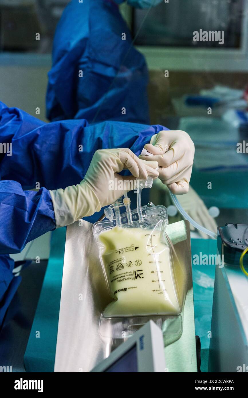 Automated preparation of parenteral nutrition mixtures for neonatal ...