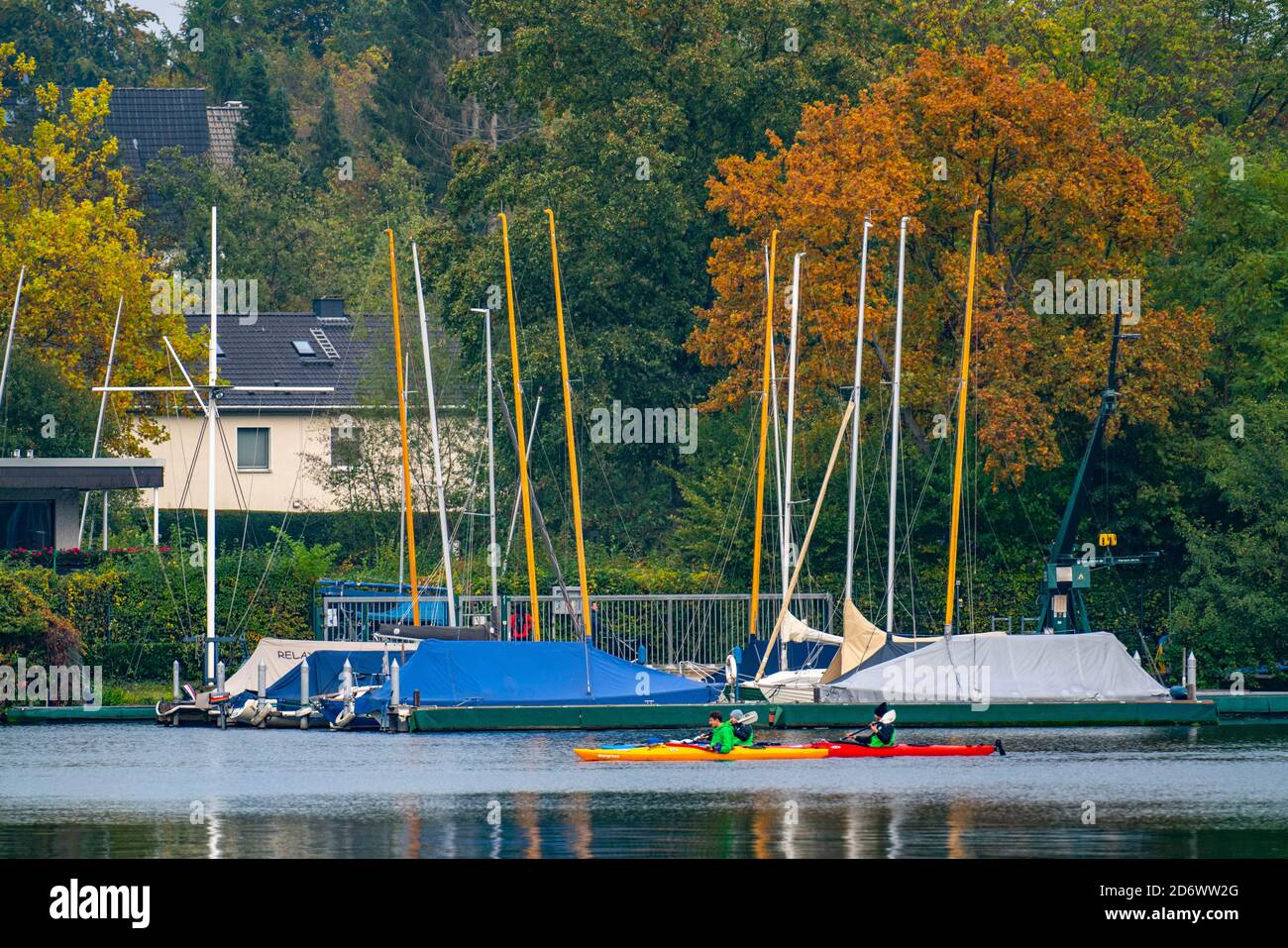 Lake Baldeney in Essen, a reservoir of river Ruhr, autumn, NRW, Germany ...