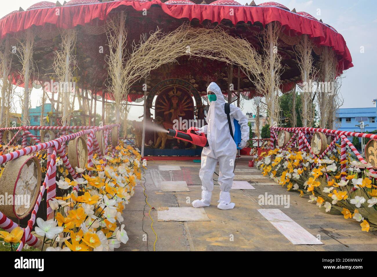 Big pandals hi-res stock photography and images - Alamy