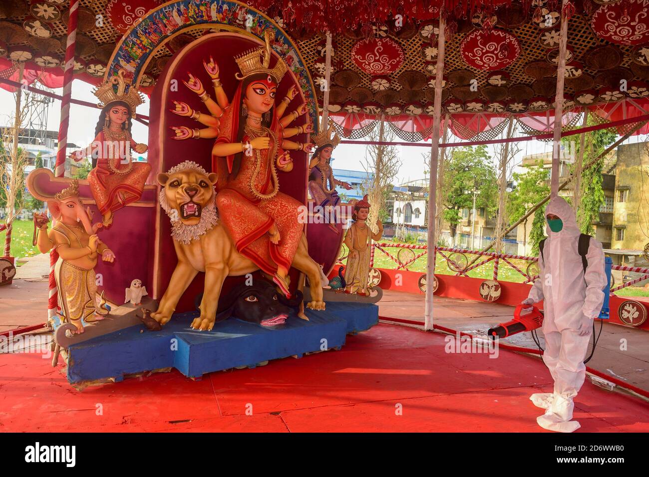 Big pandals hi-res stock photography and images - Alamy