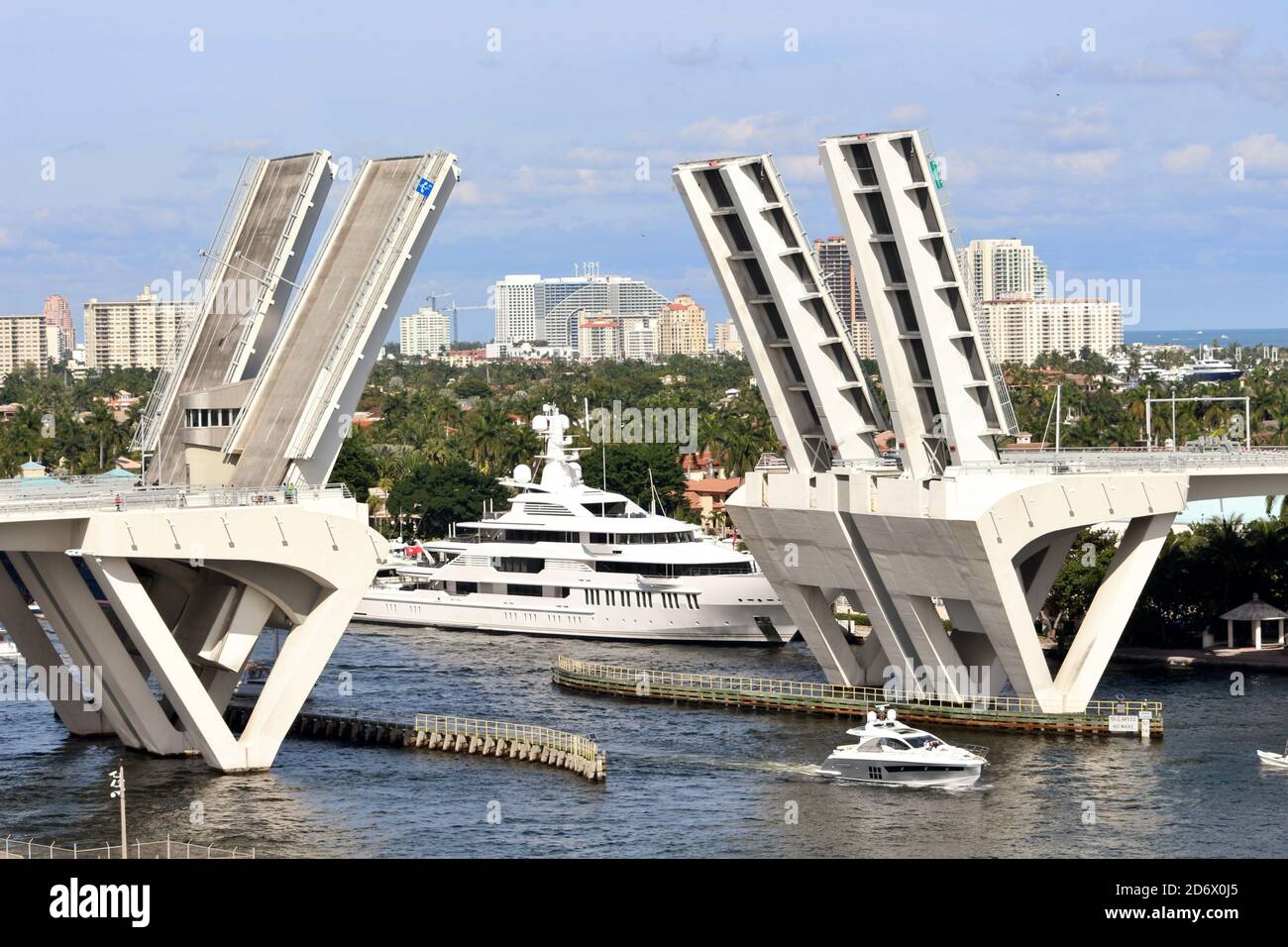 Fort Lauderdale bridge lifting Stock Photo - Alamy