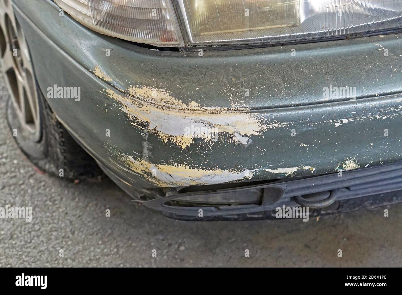 Car front fender damaged paint traffic accident Stock Photo - Alamy