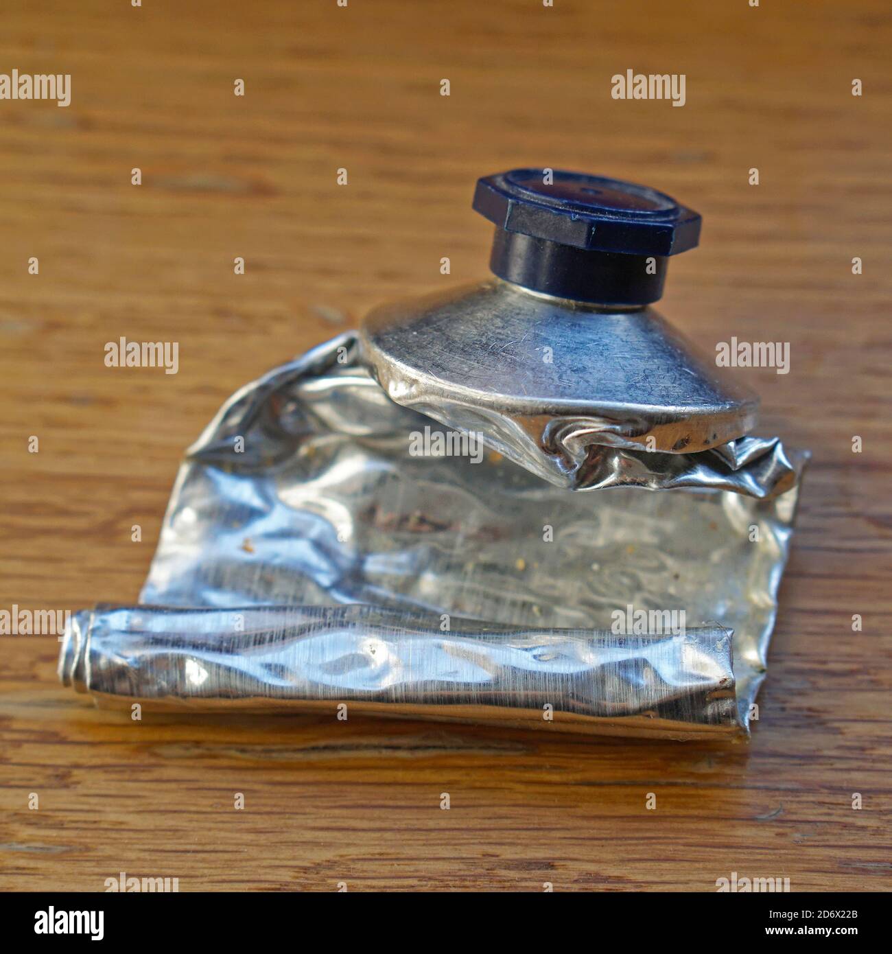 Metal tube hi-res stock photography and images - Alamy