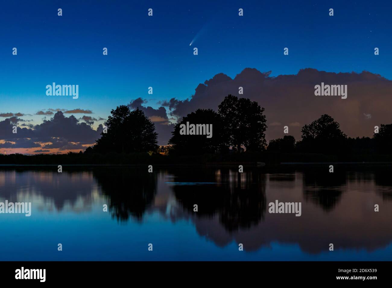 Shooting star clouds hi-res stock photography and images - Alamy