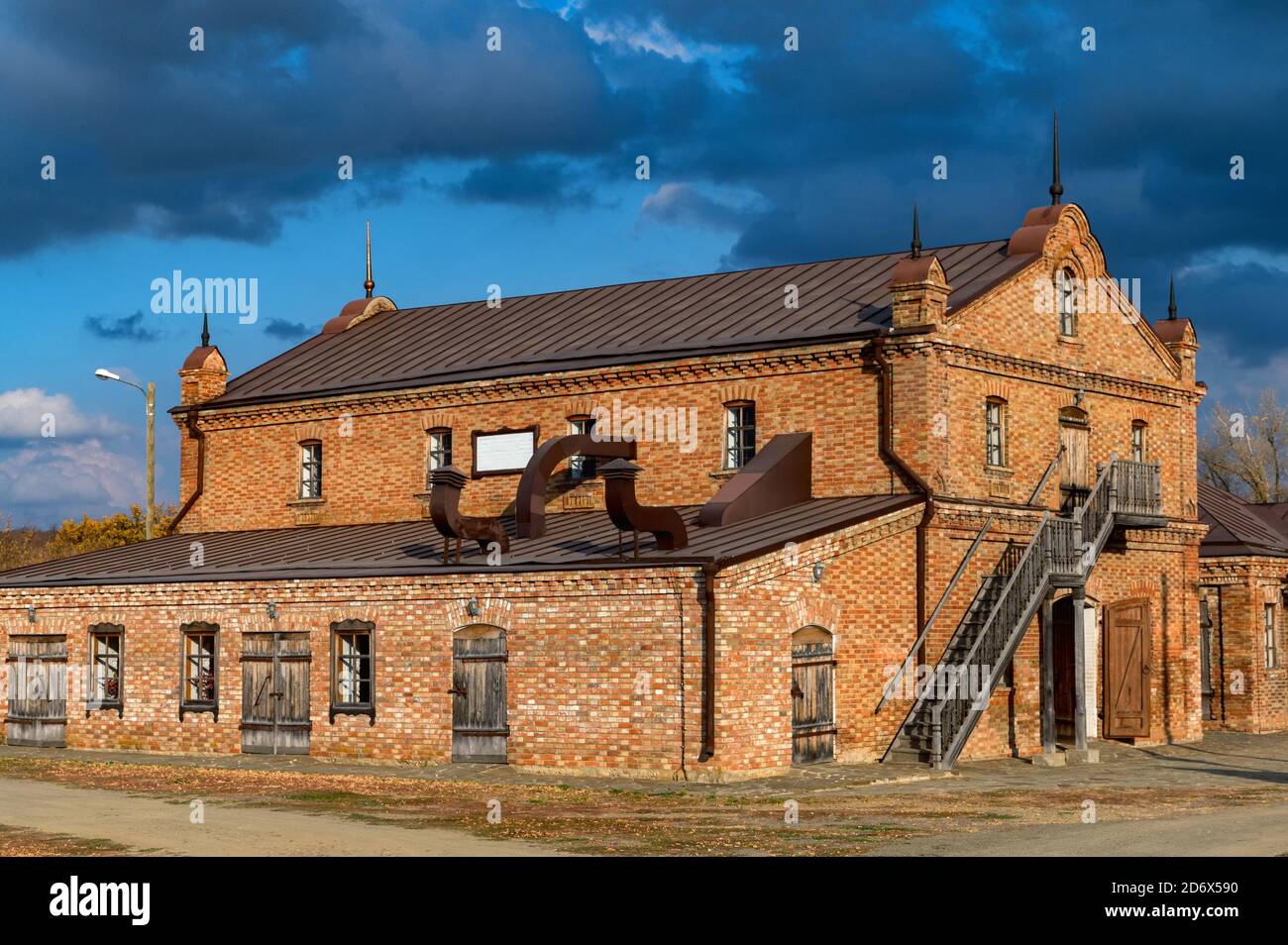 Red brick mill hi-res stock photography and images - Alamy