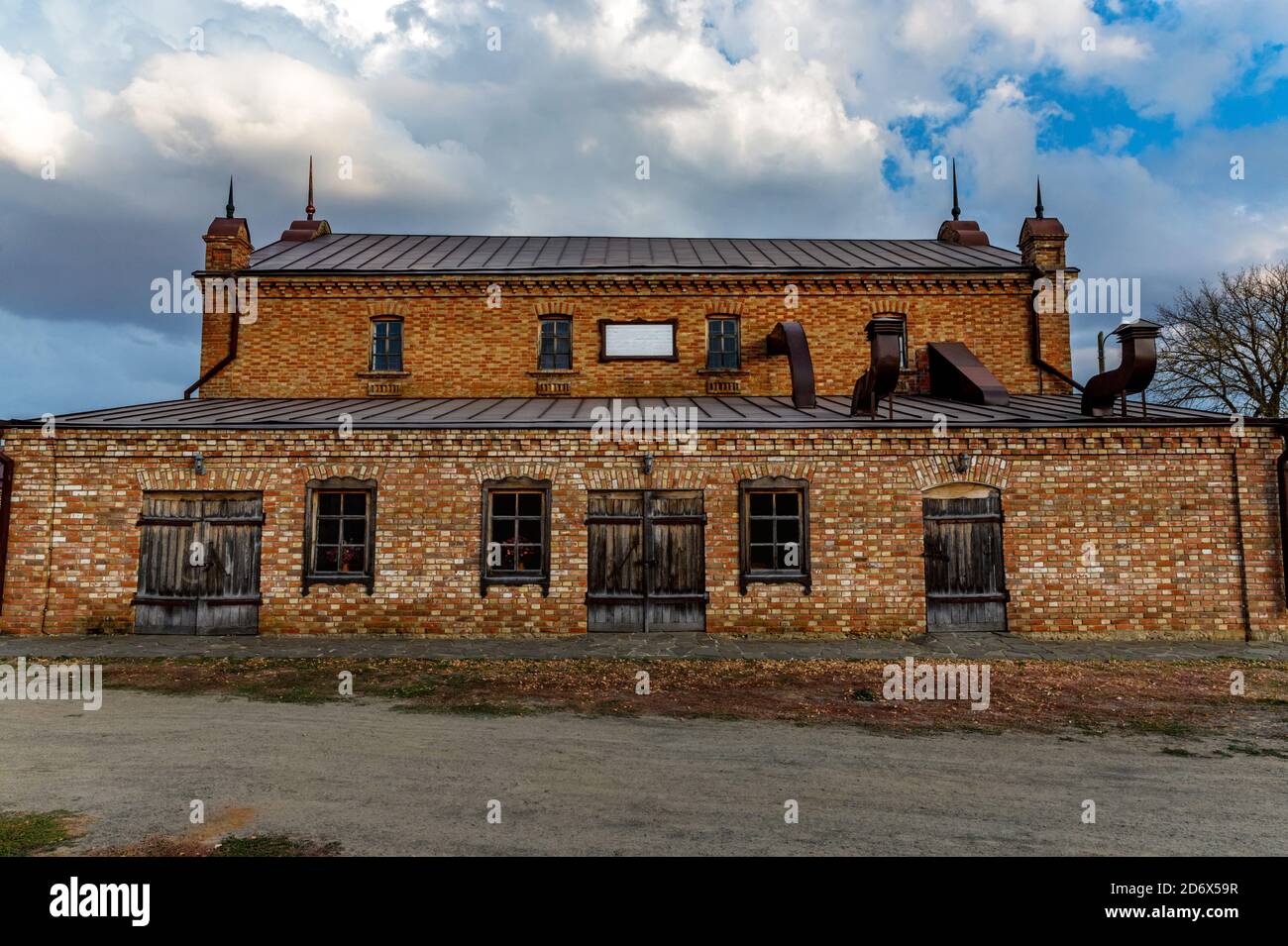 Red brick mill hi-res stock photography and images - Alamy