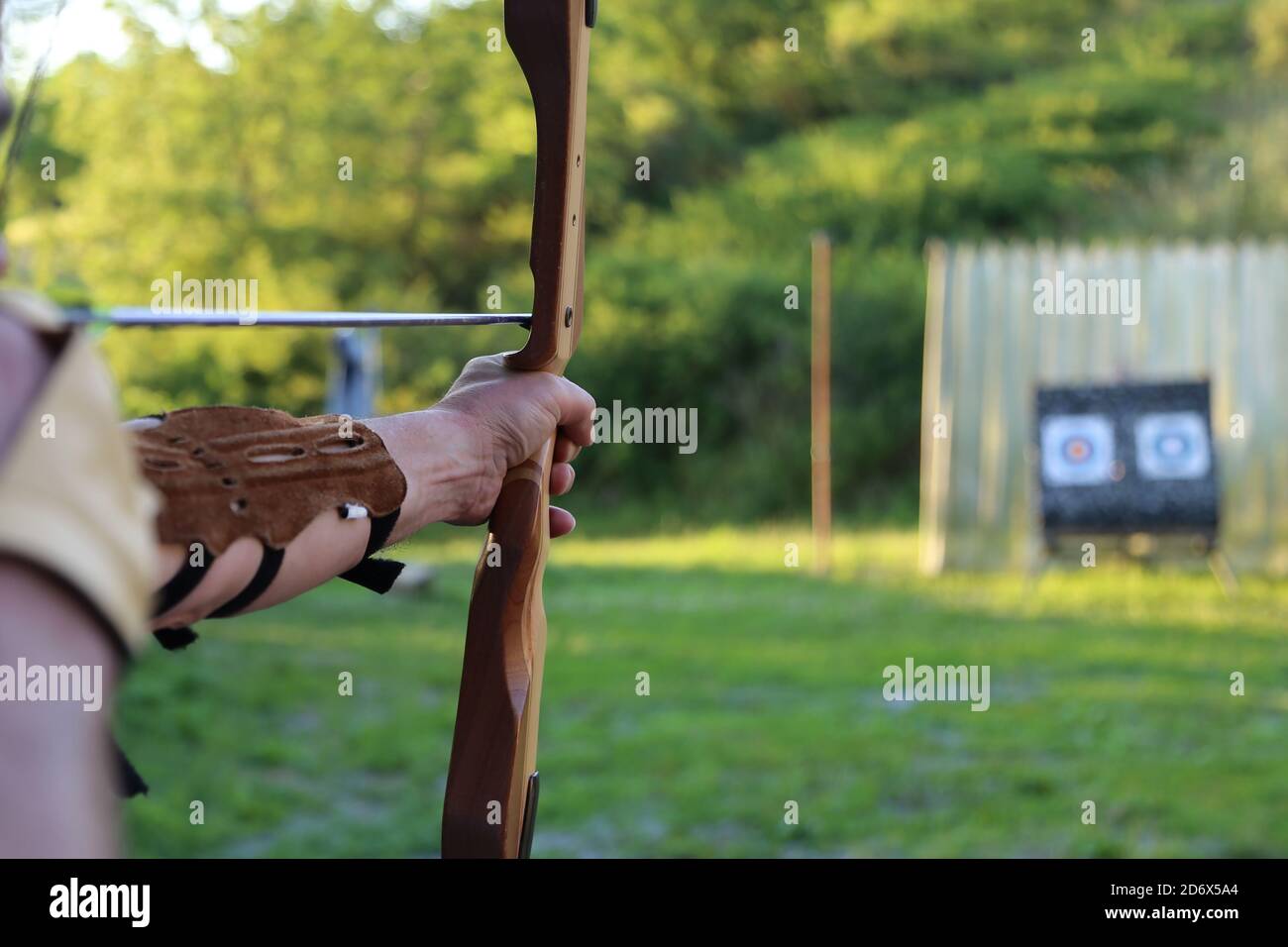 Arrow and bow hi-res stock photography and images - Alamy