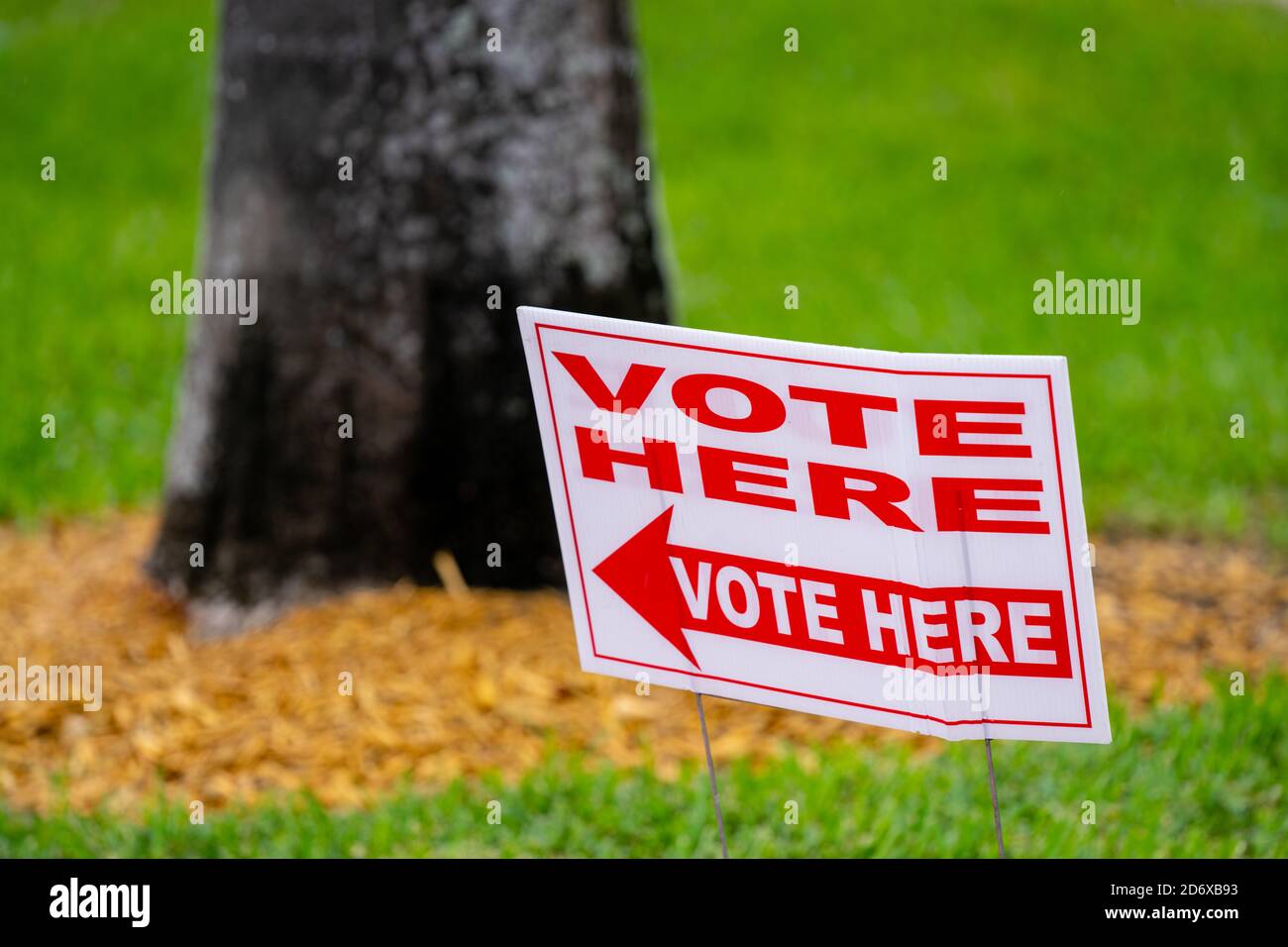 Voting sign florida hi-res stock photography and images - Alamy