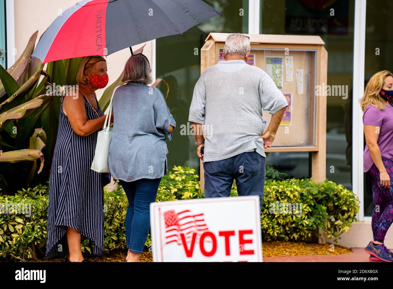 2020 election voting lines Stock Photo - Alamy