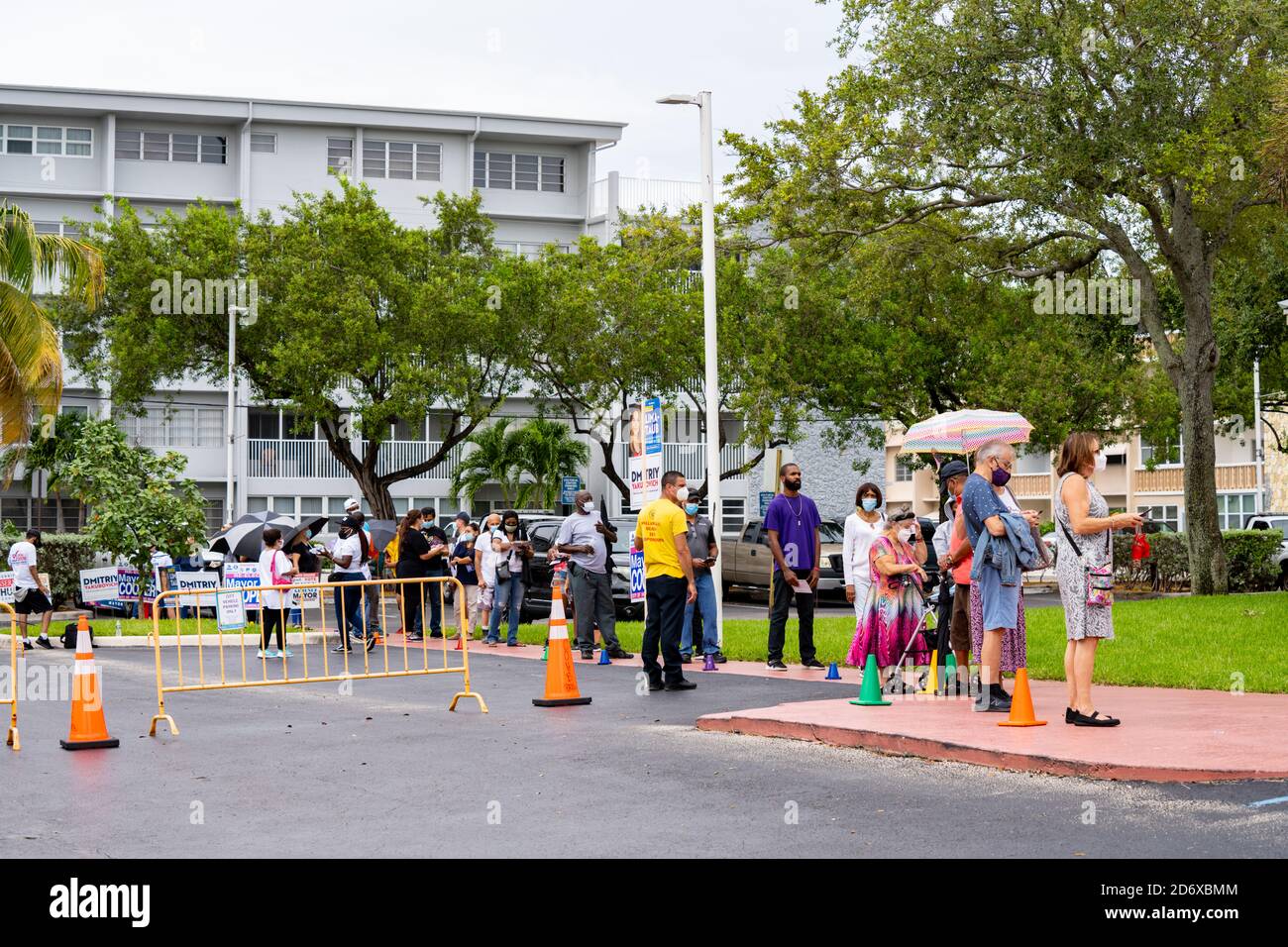 Election long lines hi-res stock photography and images - Alamy