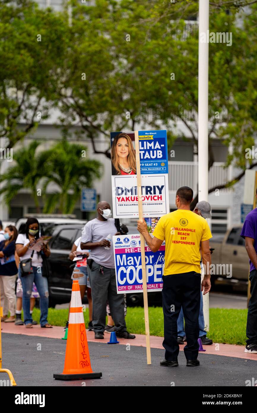 First responder holding a sign at the election line Stock Photo - Alamy