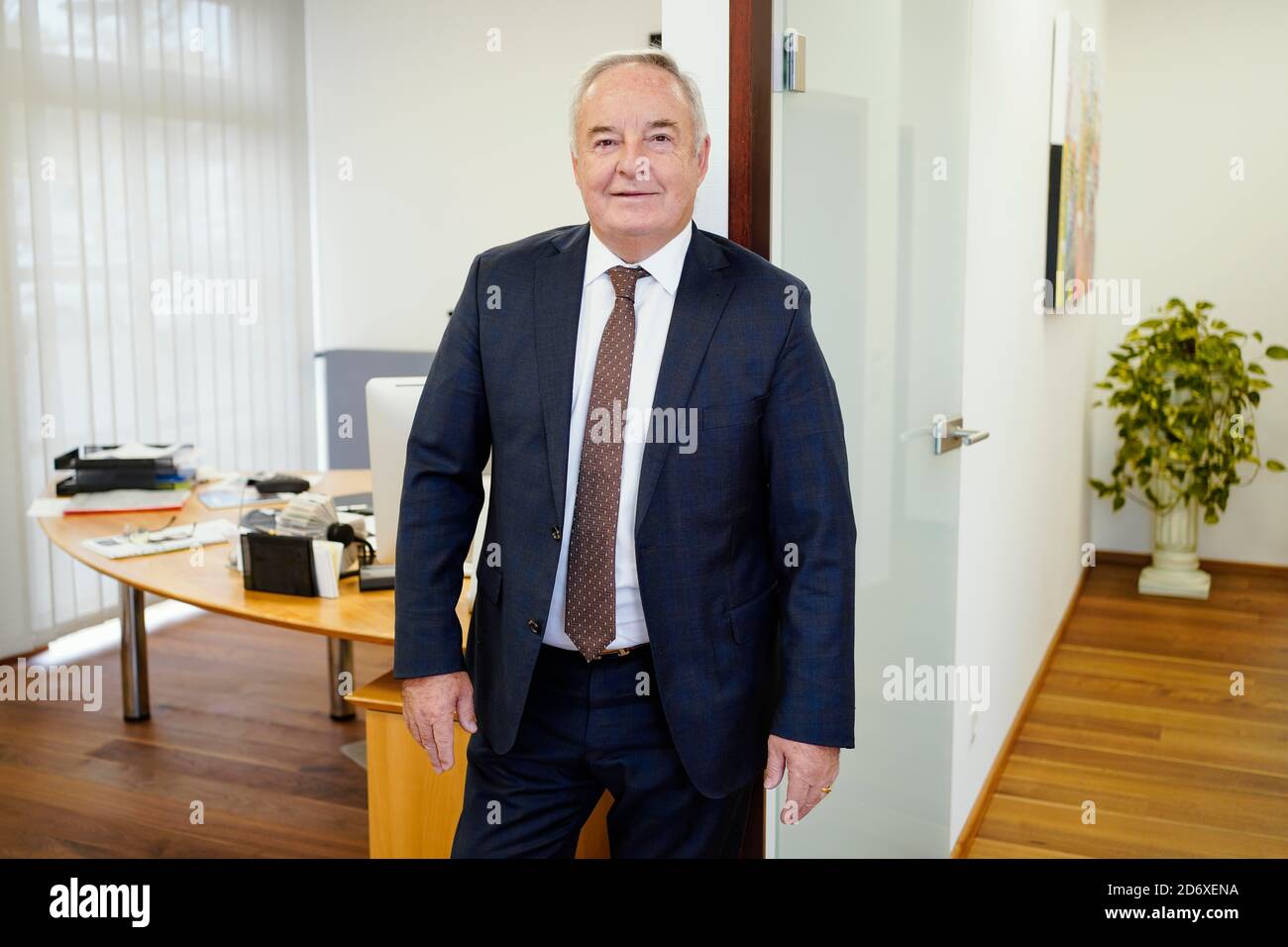 Wolf gunther hi-res stock photography and images - Alamy