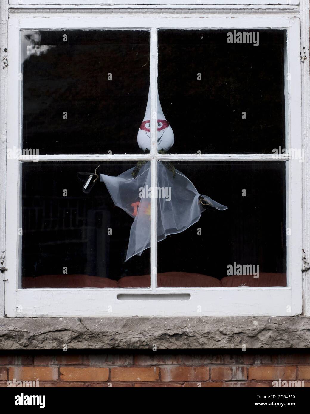 Mullion windows hi-res stock photography and images - Alamy