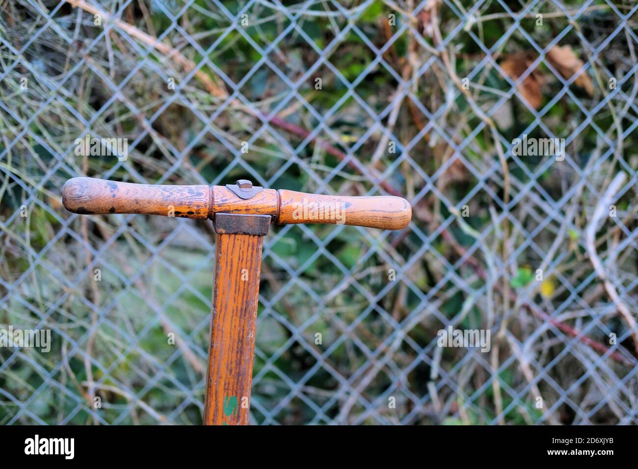 Vintage push mower hi-res stock photography and images - Alamy