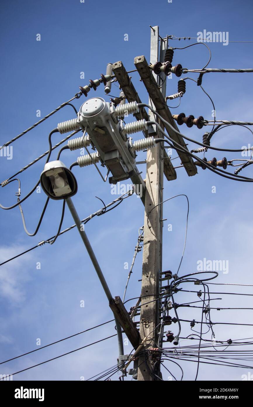 Closeup Eletricity line and electricity post wtih blue sky background ...