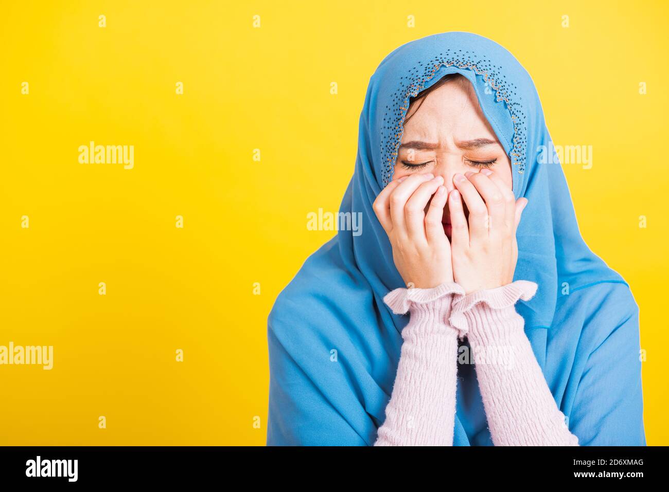 Asian Muslim Arab, Portrait of happy beautiful young woman religious ...