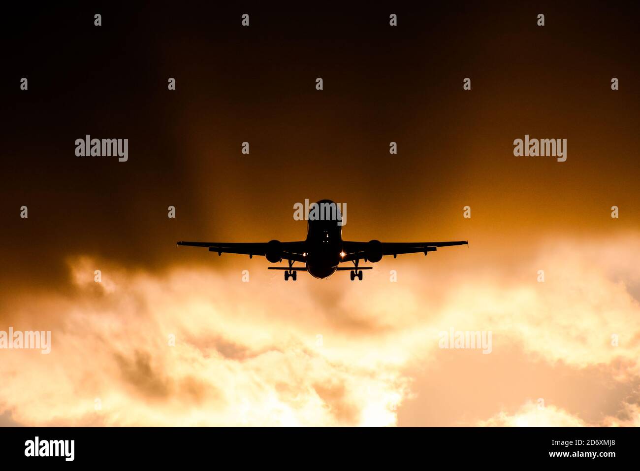 Silhouette airplane flying Stock Photo - Alamy
