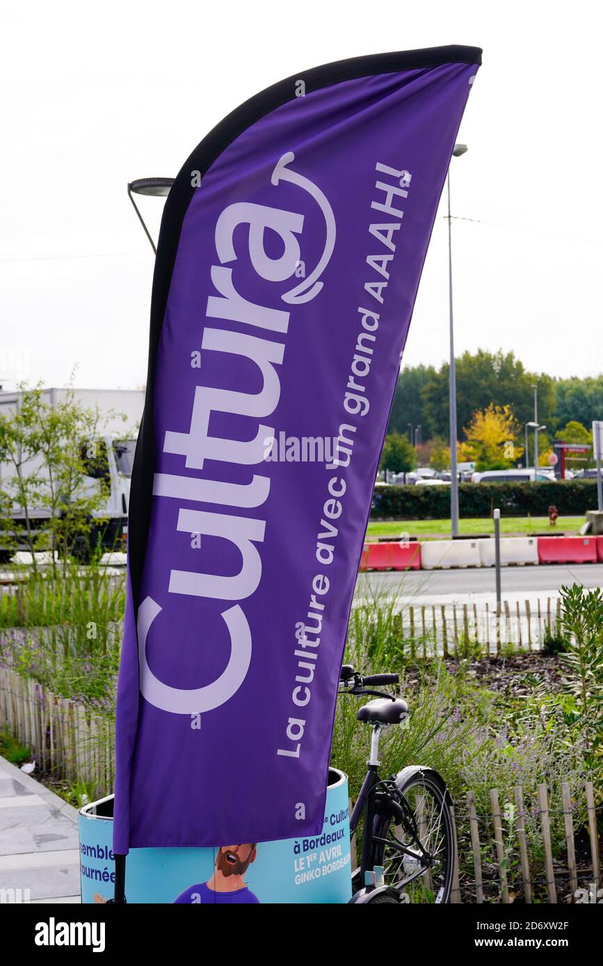 Bordeaux , Aquitaine / France - 16 10 2020 : cultura blue logo sign ...