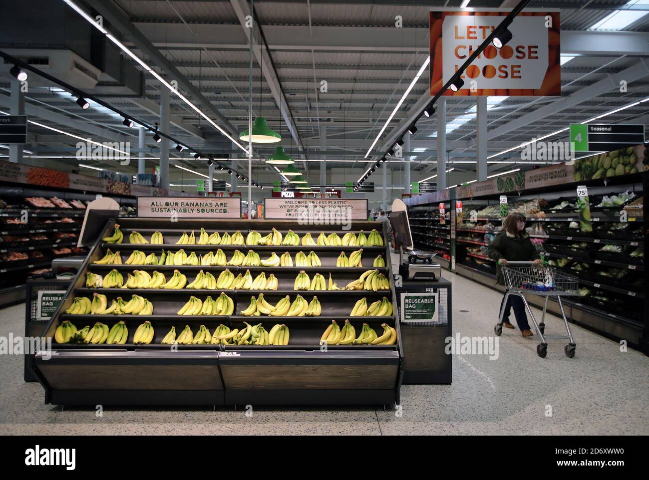 Uk supermarket fruit and veg 2020 hi-res stock photography and images ...