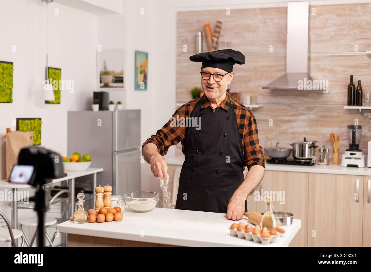 Social media food influencer hi-res stock photography and images - Alamy