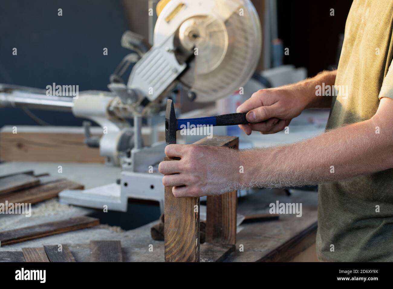 Construction worker hitting nail hi-res stock photography and images ...