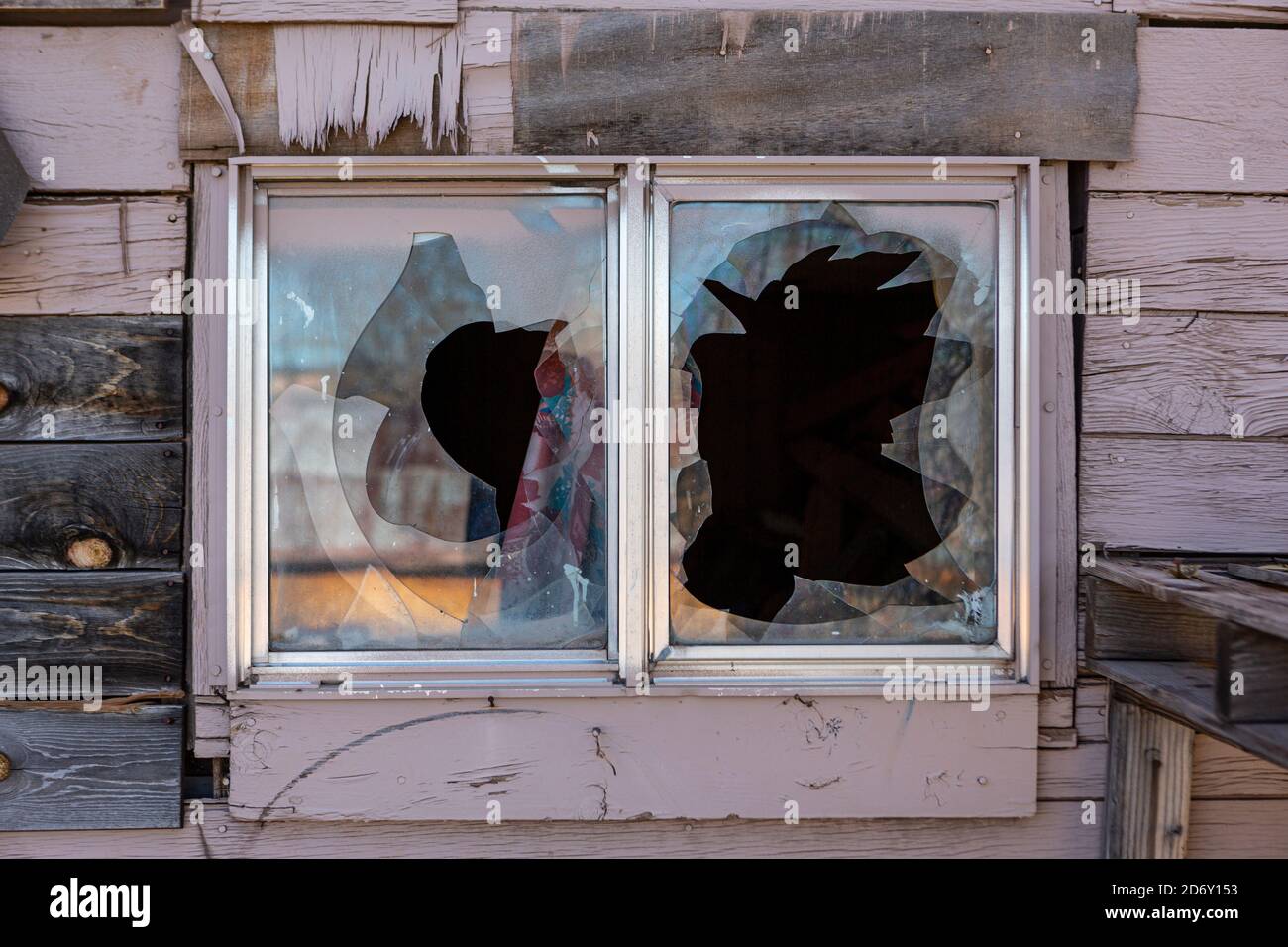 Broken smashed windows glass hi-res stock photography and images - Alamy