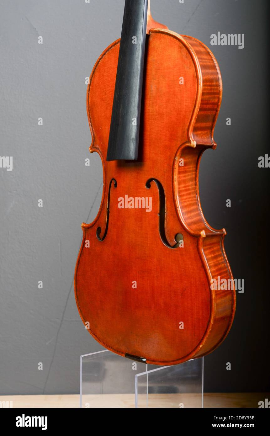 Antiquized vintage violin handmade instrument by Pablo Saco Luthier ...