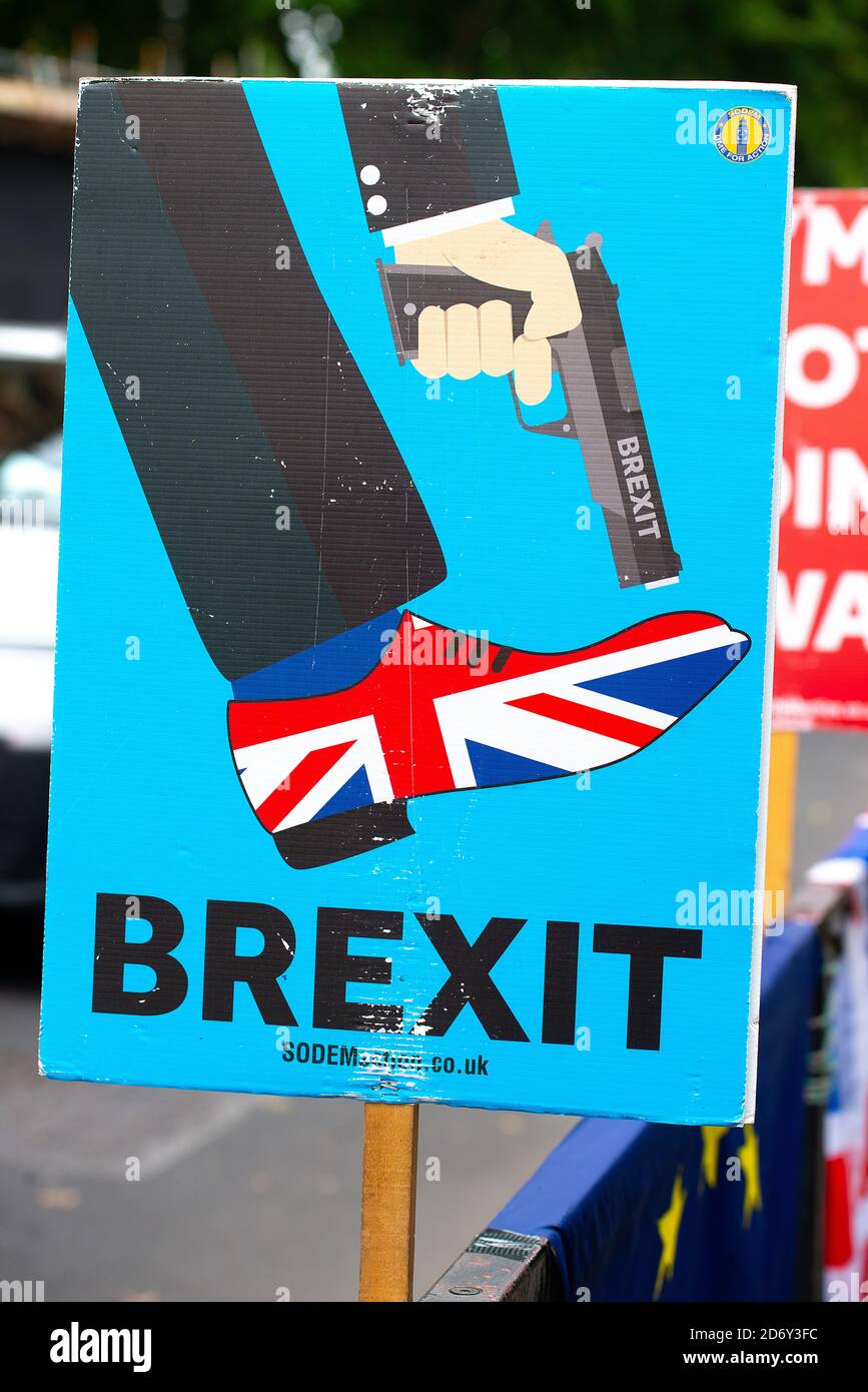 Shoot yourself in the foot hi-res stock photography and images - Alamy