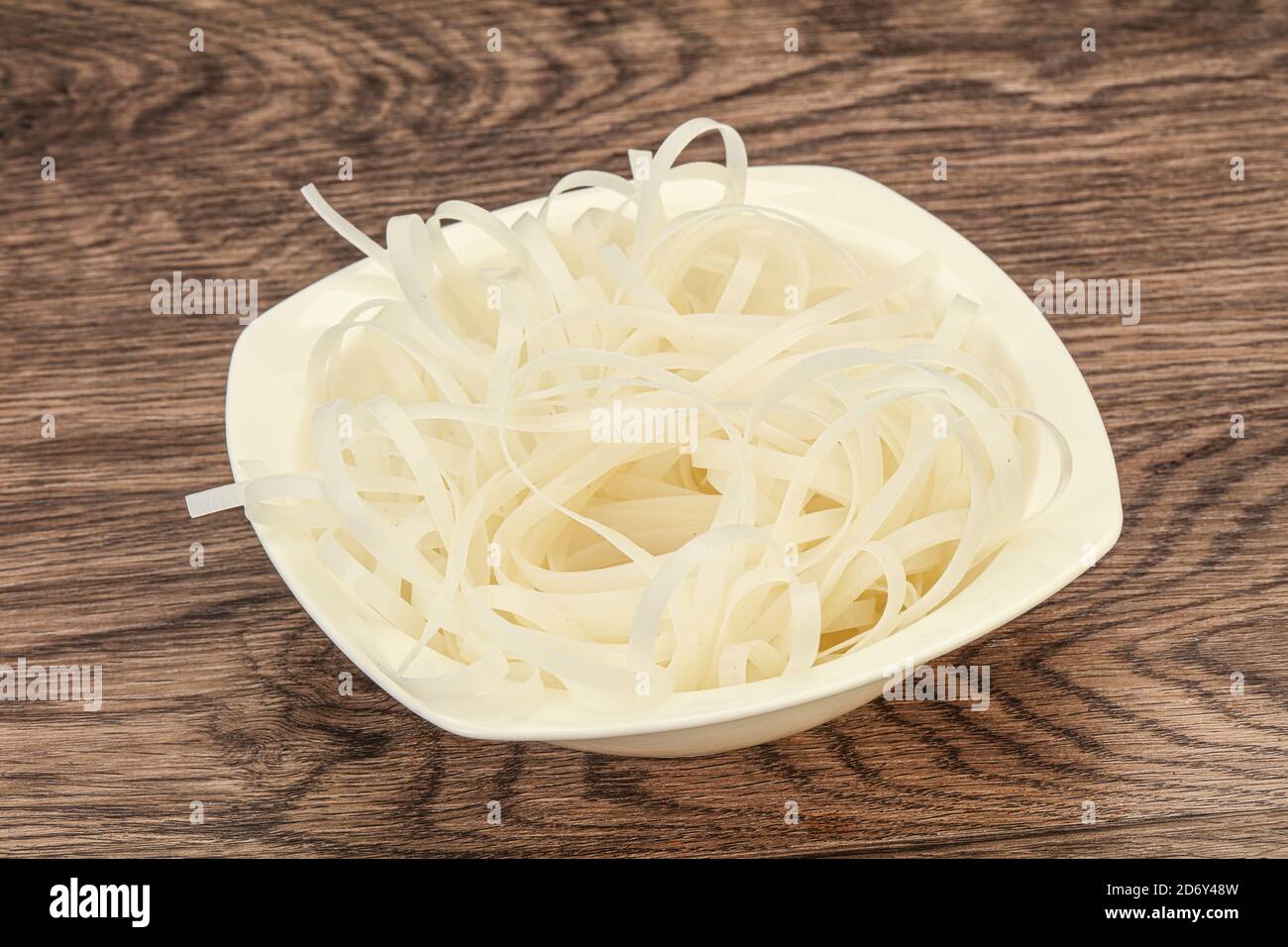 Boiled rice noodle ready for cooking Stock Photo - Alamy