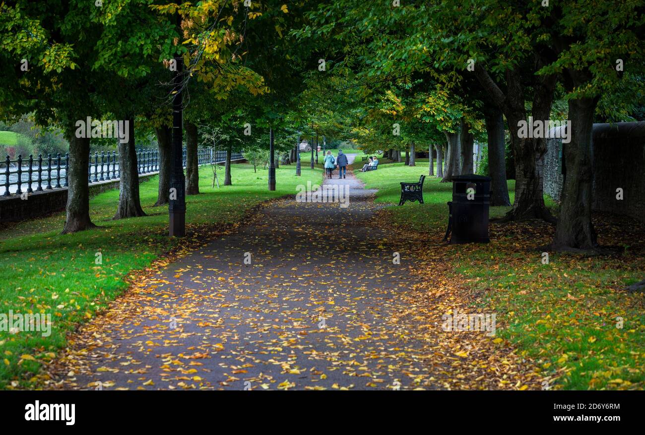 Riverside walking path hi-res stock photography and images - Alamy
